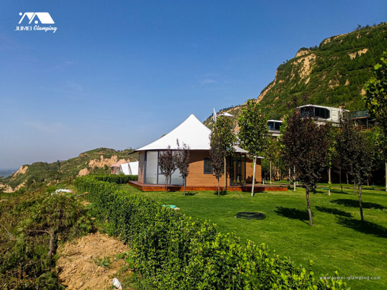 Splendid Safari Lodge Tents & Pupa Glamping Pods in a Large Glamping ...