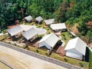 Deluxe Safari tent glamping resort and interior design on the beach ...