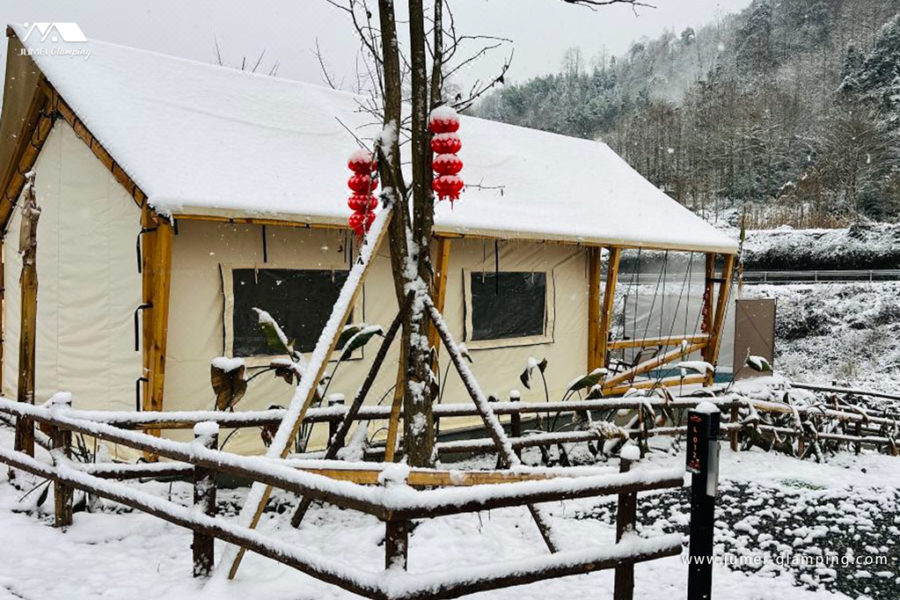 Glamping in All Season Safari Tents with Private Spa - Jumei Glamping Tents