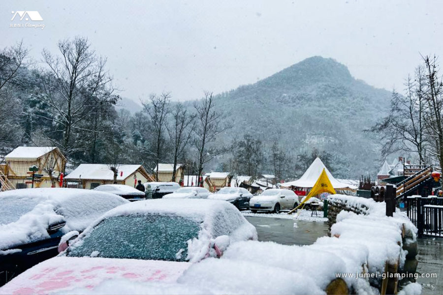 Glamping in All Season Safari Tents with Private Spa - Jumei Glamping Tents